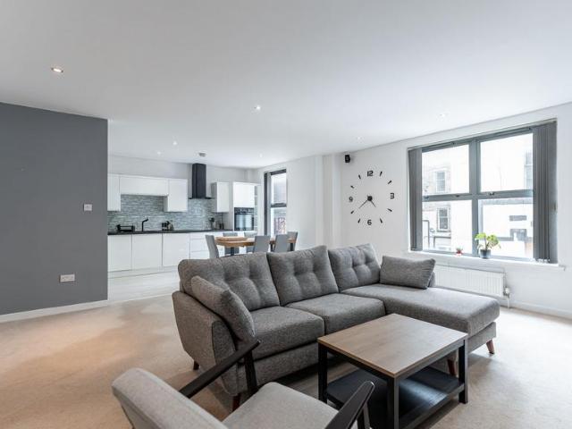 2 bedroom flat for sale