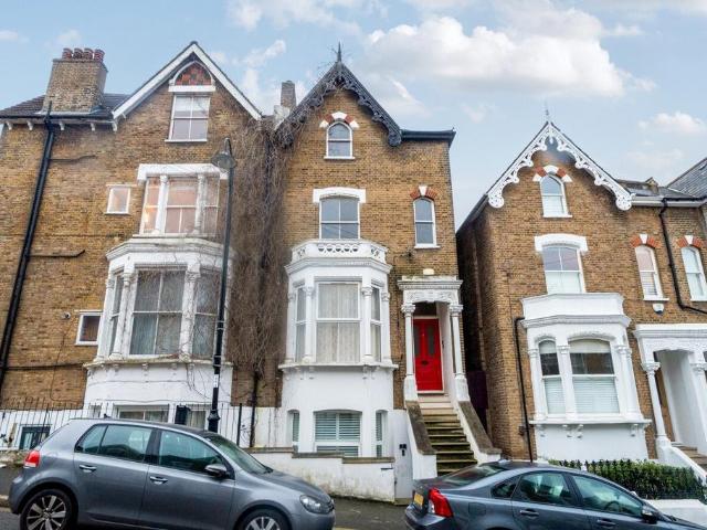 2 bedroom flat for sale