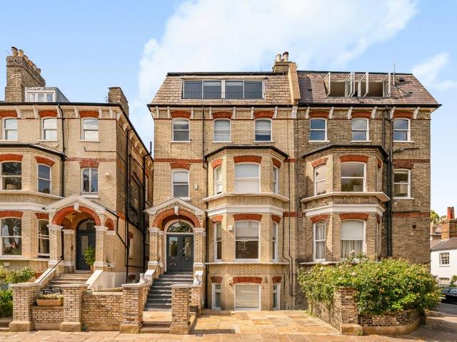 2 bedroom flat for sale