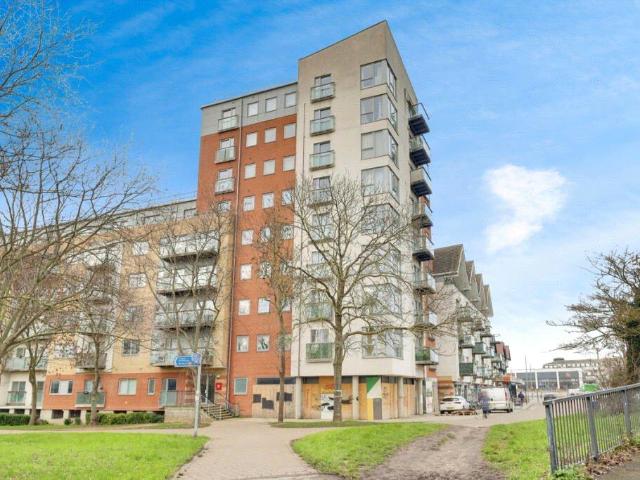 2 bedroom flat for sale