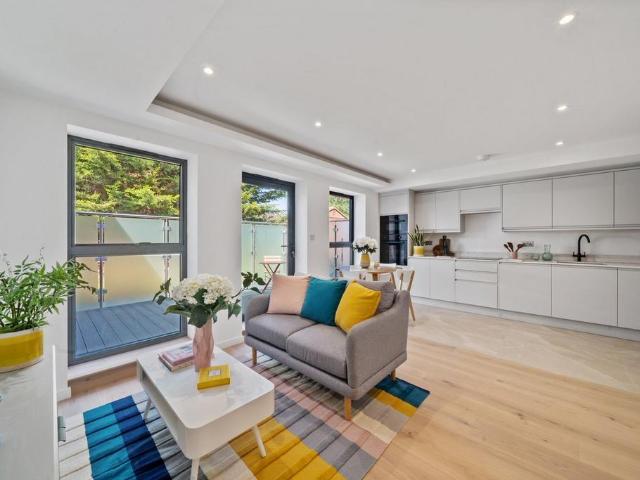 2 bedroom flat for sale