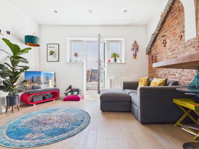 2 bedroom flat for sale