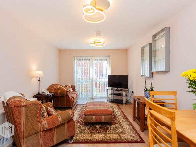 2 bedroom flat for sale