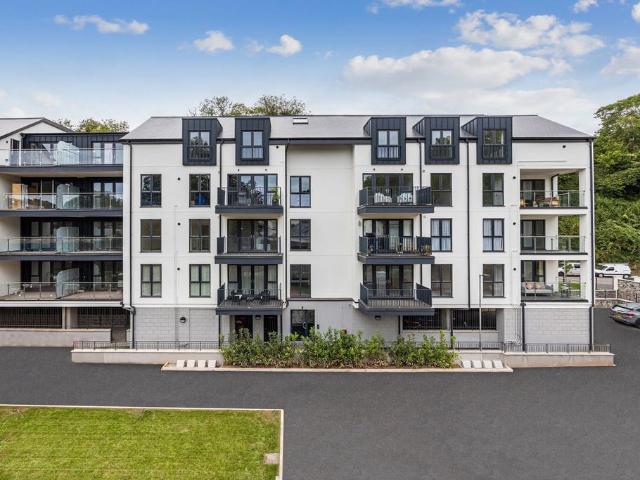 2 bedroom flat for sale
