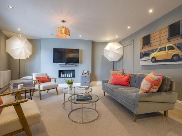 2 bedroom flat for sale