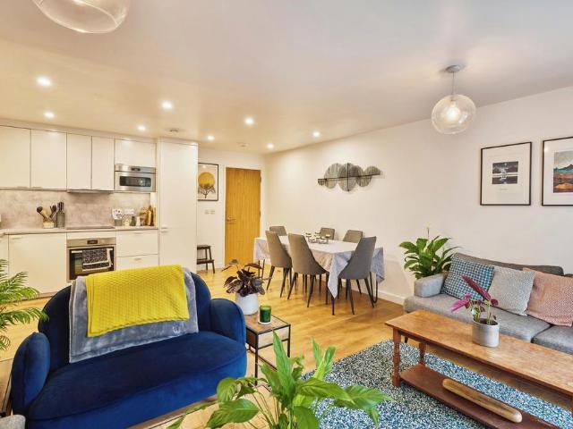 2 bedroom flat for sale