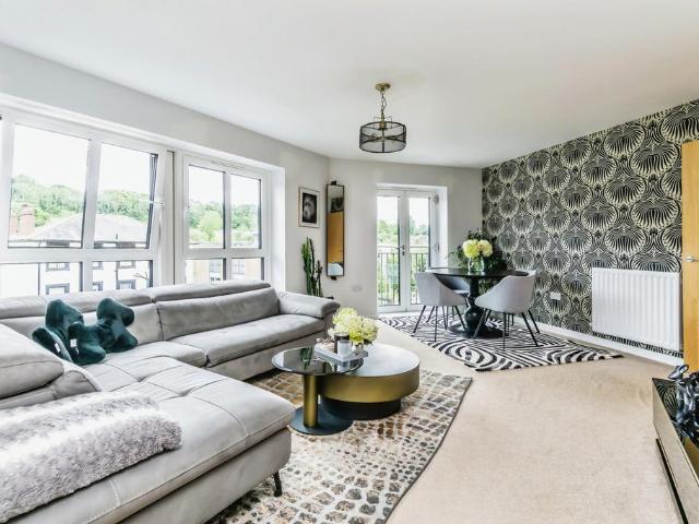 2 bedroom flat for sale