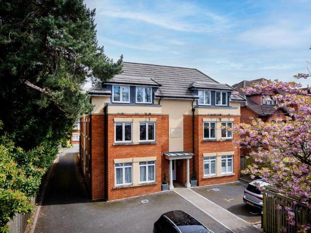 2 bedroom flat for sale