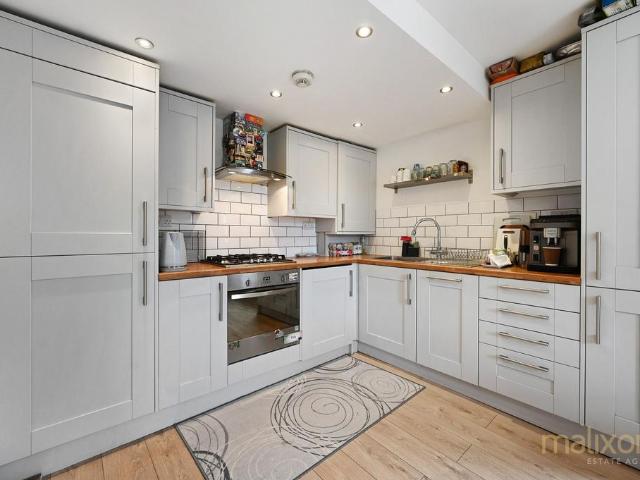 2 bedroom flat for sale