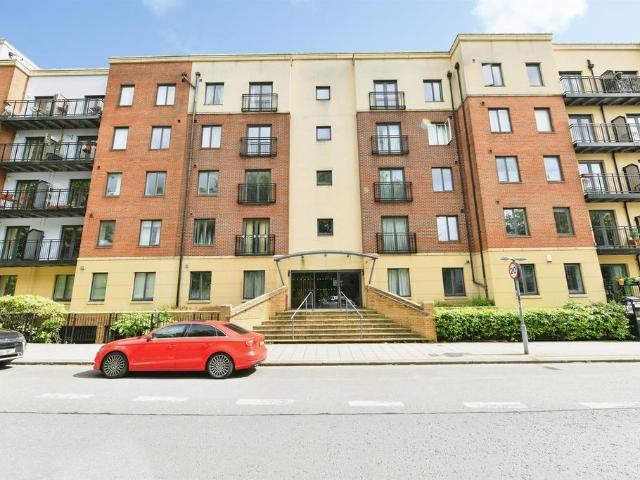 2 bedroom flat for sale