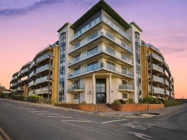 2 bedroom flat for sale