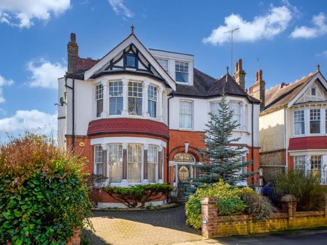 2 bedroom flat for sale