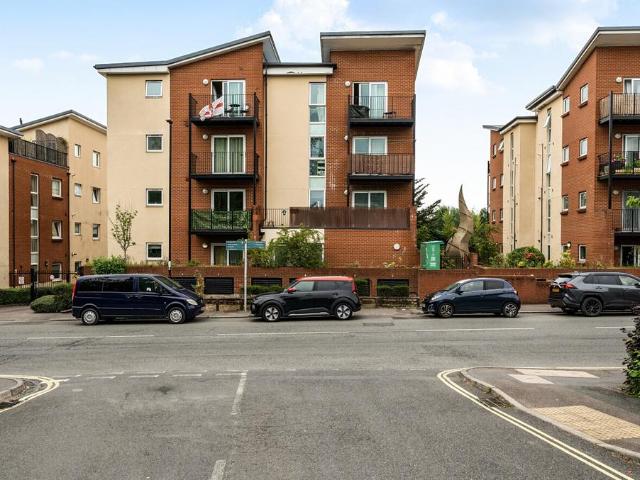 2 bedroom flat for sale