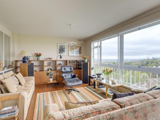 2 bedroom flat for sale