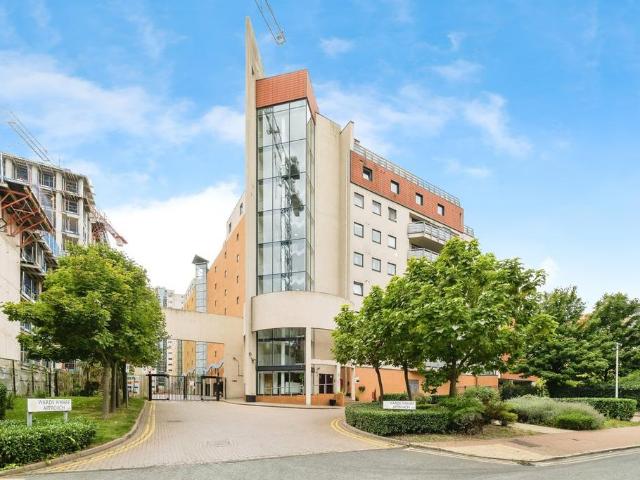 2 bedroom flat for sale
