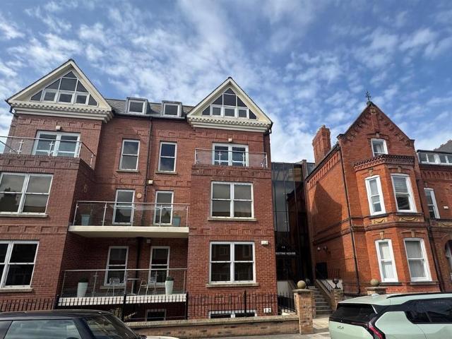 2 bedroom flat for sale