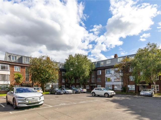 2 bedroom flat for sale