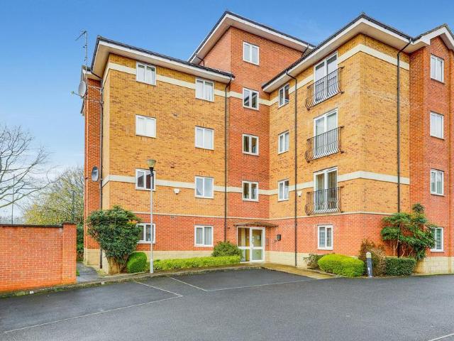 2 bedroom flat for sale