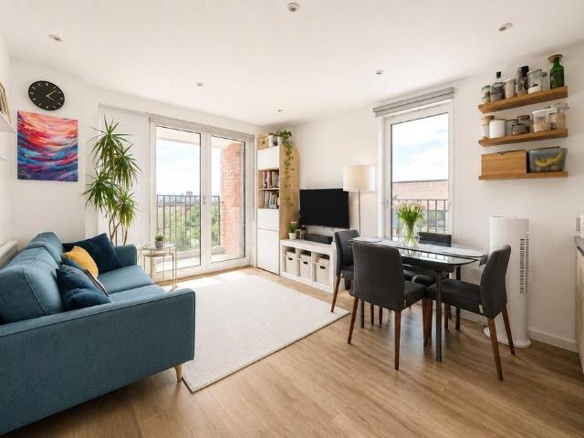 2 bedroom flat for sale