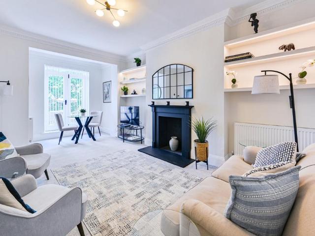 2 bedroom flat for sale
