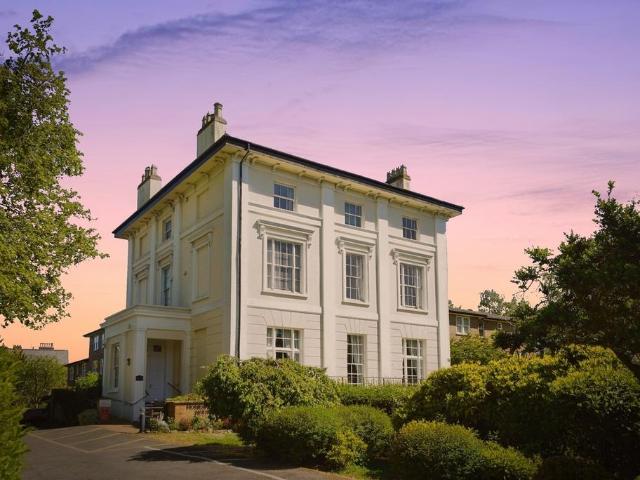 2 bedroom flat for sale