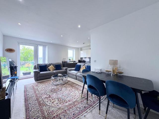 2 bedroom flat for sale