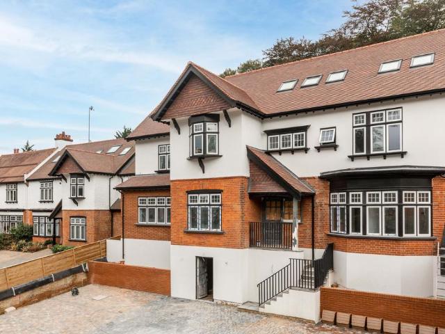 2 bedroom flat for sale