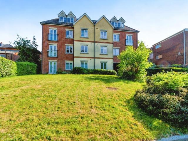 2 bedroom flat for sale