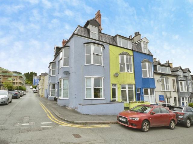 2 bedroom flat for sale