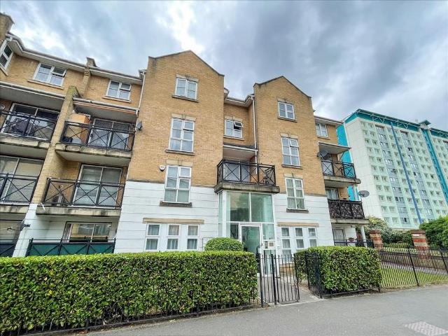 2 bedroom flat for sale
