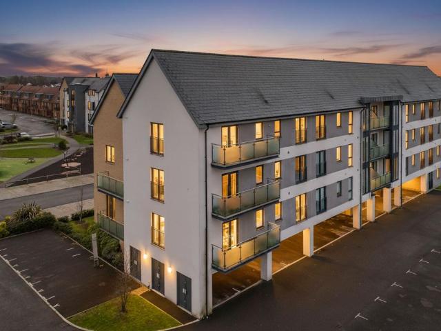 2 bedroom flat for sale