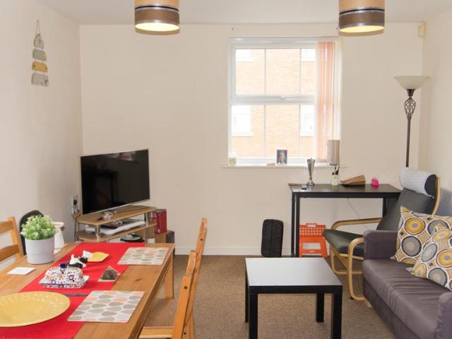 2 bedroom flat for sale