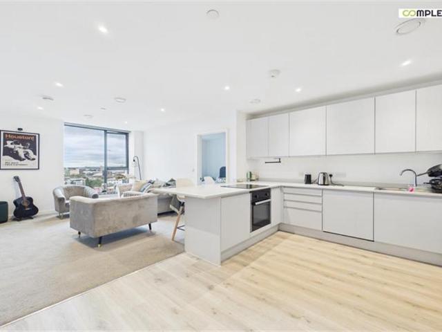 2 bedroom flat for sale