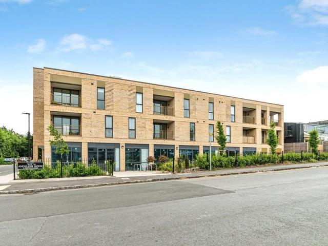 2 bedroom flat for sale