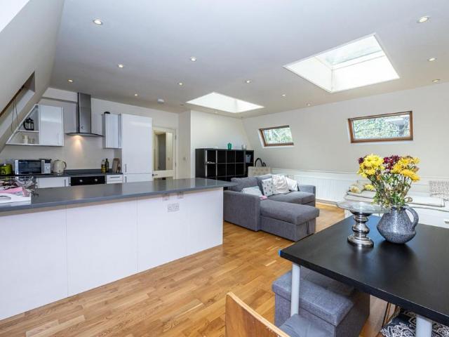 2 bedroom flat for sale