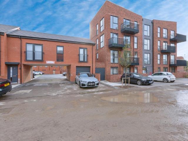 2 bedroom flat for sale