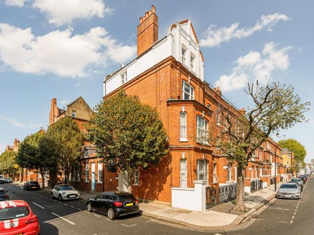 2 bedroom flat for sale