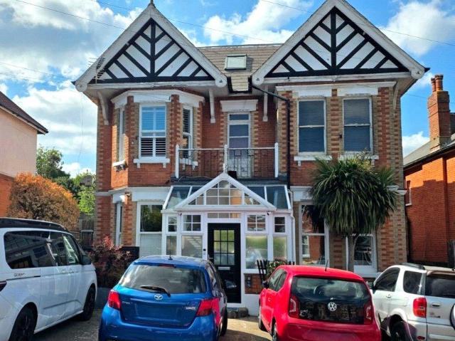 2 bedroom flat for sale
