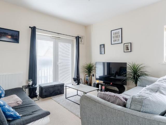 2 bedroom flat for sale