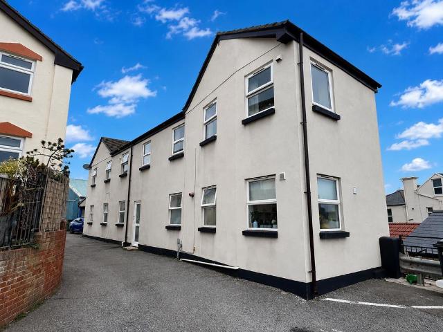 2 bedroom flat for sale