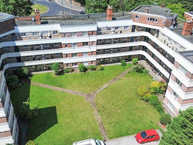 2 bedroom flat for sale