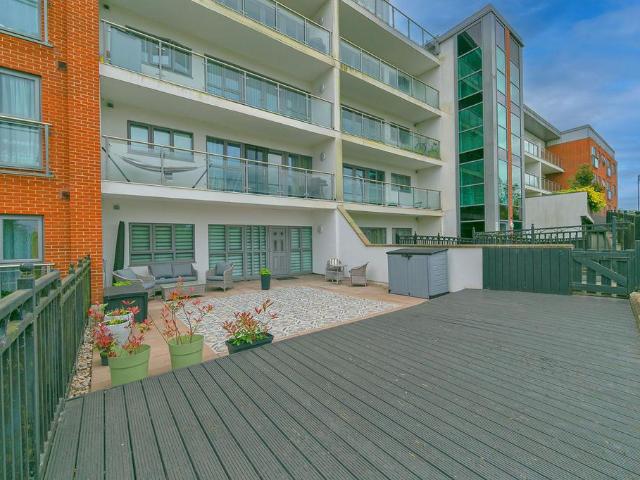 2 bedroom flat for sale