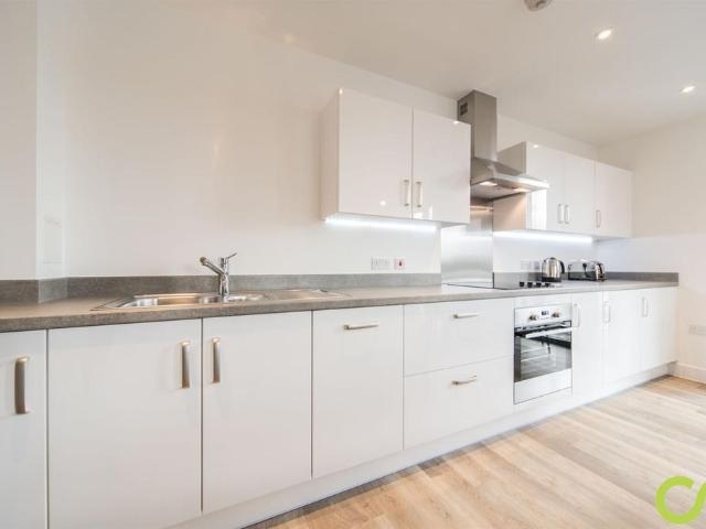 2 bedroom flat for sale