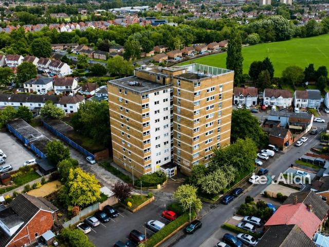 2 bedroom flat for sale