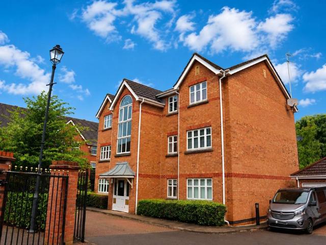 2 bedroom flat for sale