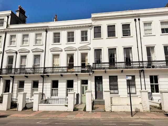 2 bedroom flat for sale