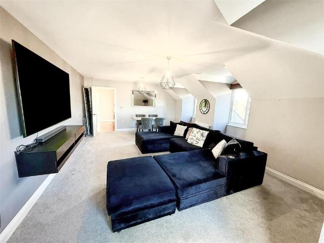 2 bedroom flat for sale