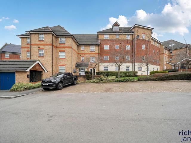 2 bedroom flat for sale