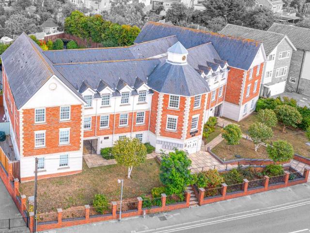 2 bedroom flat for sale
