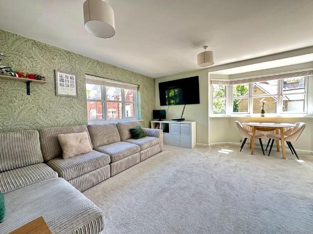 2 bedroom flat for sale